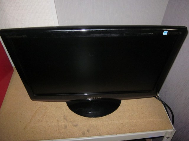 MN51. SAMSUNG 933SN odlican monitor 19 inca