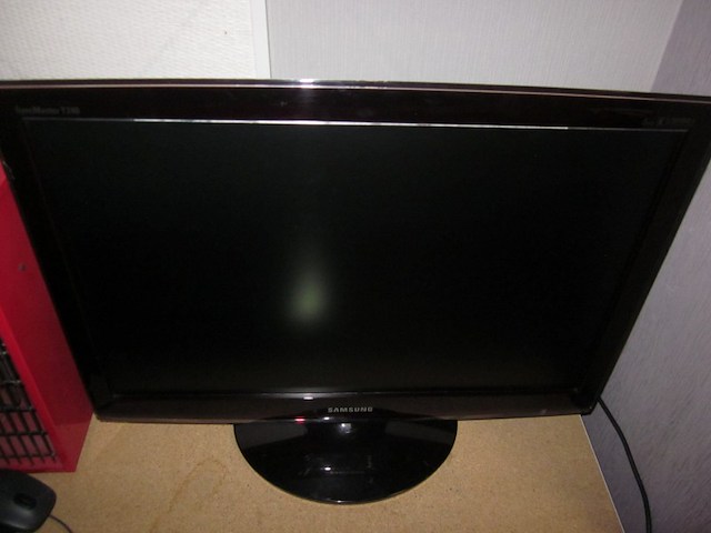 MN25.SAMSUNG Syncmaster T240 odlican monitor