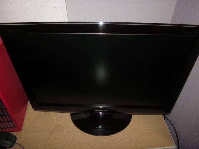 MN24.SAMSUNG SyncMaster T240 odlican monitor 24 inca