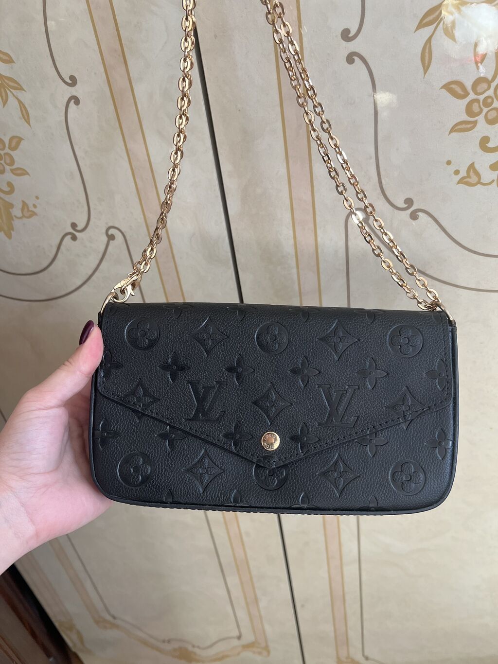 Elegantna torbica, Louis Vuitton