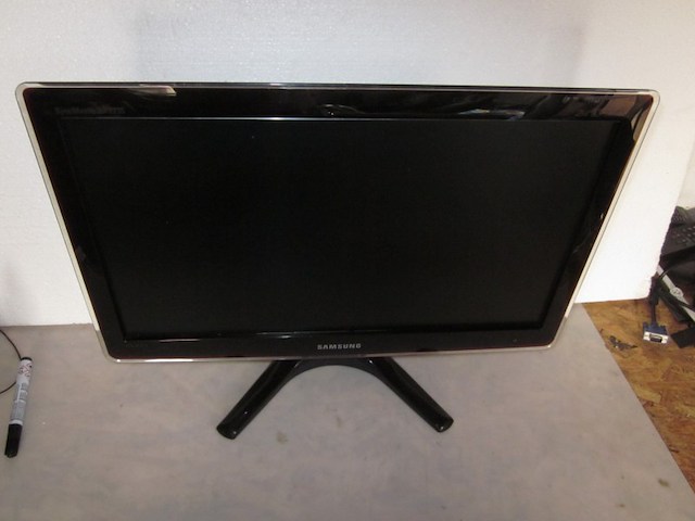 MN77.SAMSUNG BX2235 odlican FullHD monitor