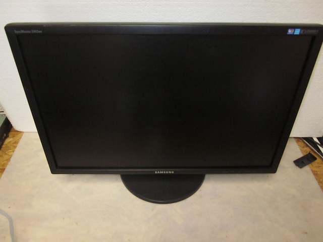 MN57.SAMSUNG 2443BW odlican biznis monitor 24inca