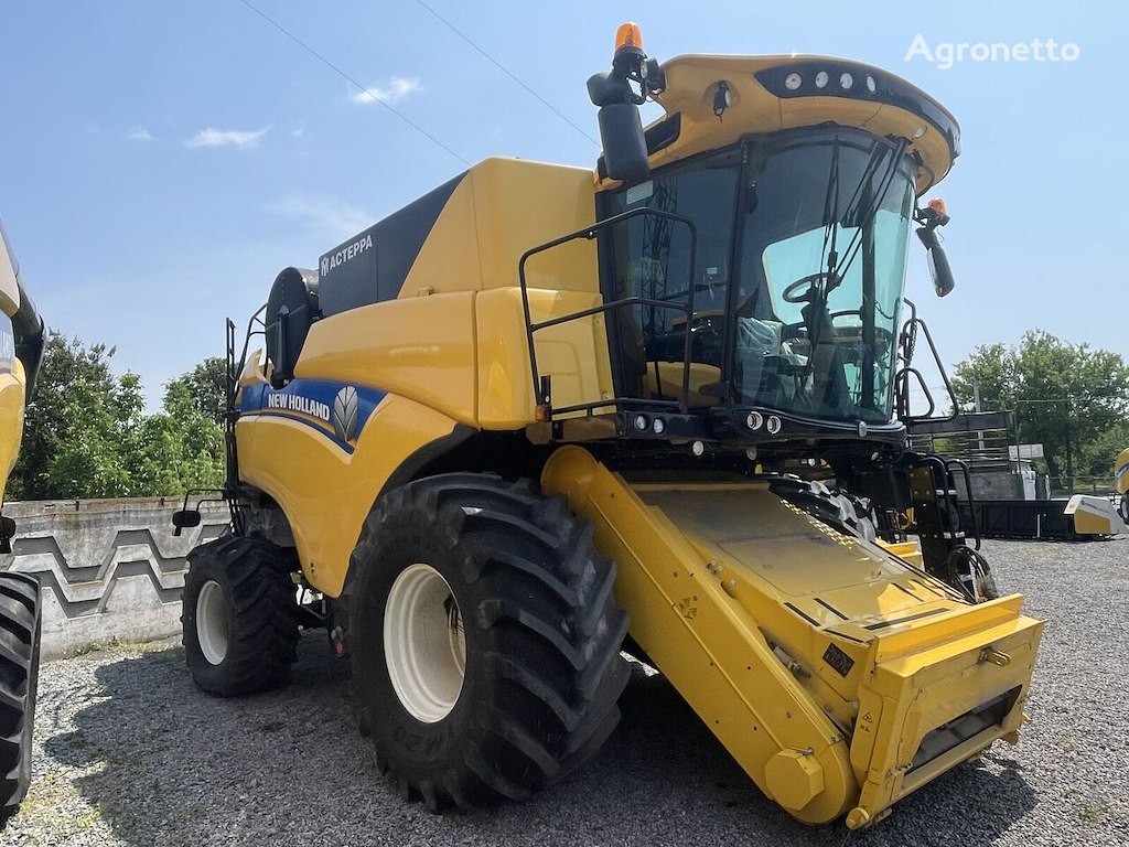 Novi New Holland CX 8.80 kombajn za žito