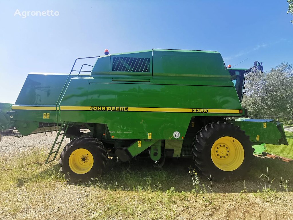 John Deere 2266 kombajn za žito