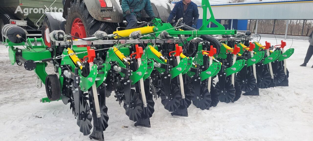 Novi Veles-Agro Strip-Till HERCULES 8 rasipači veštačkog đubriva