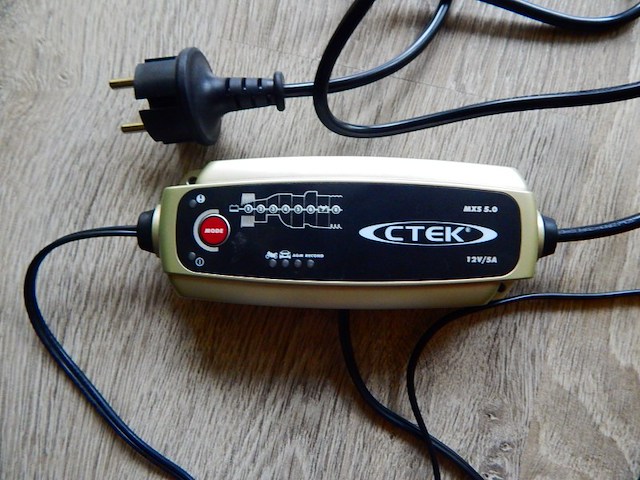 CTEK MXS 5.0 pametni punjač na 12v
