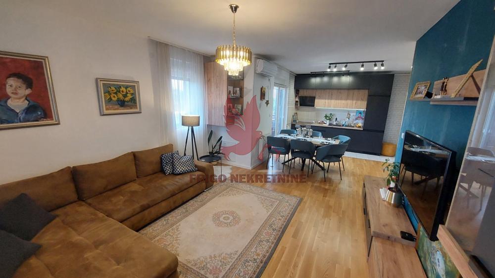 Predivan namešten stan u zgradi sa liftom, Mladenovac, Centar #3s492 #1633 123.000 €