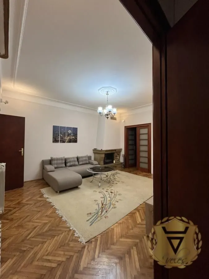 Izdavanje, četvorosoban stan, 120m2, Centar, Beograd