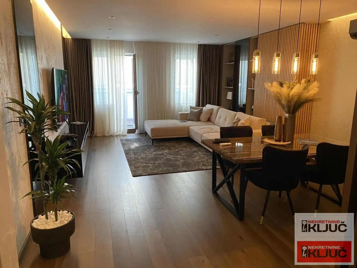 Prodaja, četvorosoban stan, 122m2, Bulevar Oslobodjenja, Novi Sad, Novi Sad