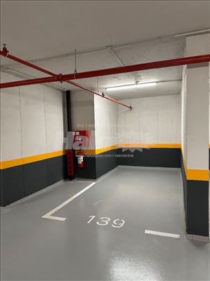 Parking mesto Dzona Kenedija 31d Novi Beograd