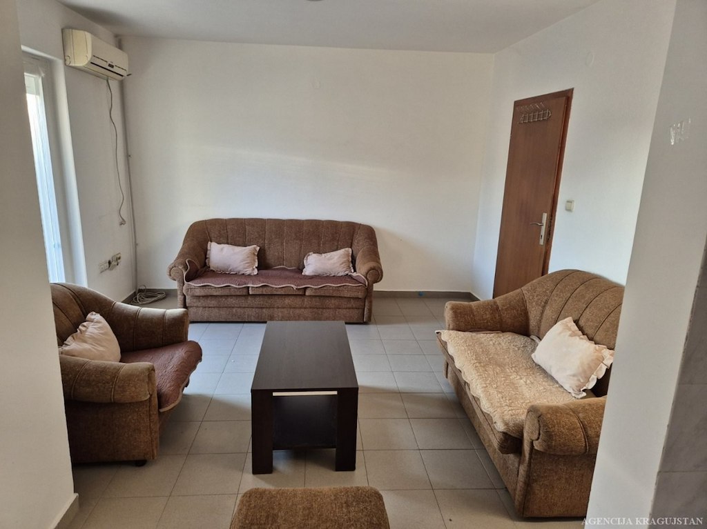 Izdavanje, Stan, 80. 00m2 , Centar