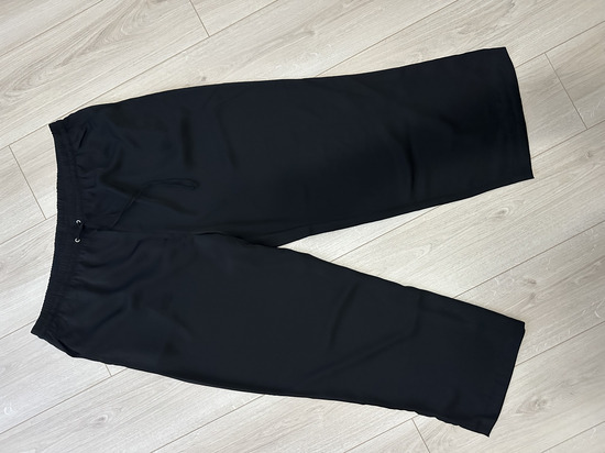 Nove HM pantalone, sa etiketom