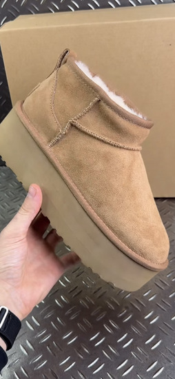 UGG mini platform