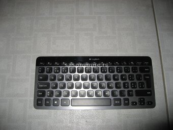 LOGITECH Bluetooth Illuminated Keyboard K810