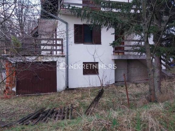 Voždovac, Trešnja, kuća 231m2, 11 ari placa