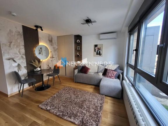 Voždovac, FON - Bilećka, 0.5 stan, 27m2, 500 EUR, ID 51516