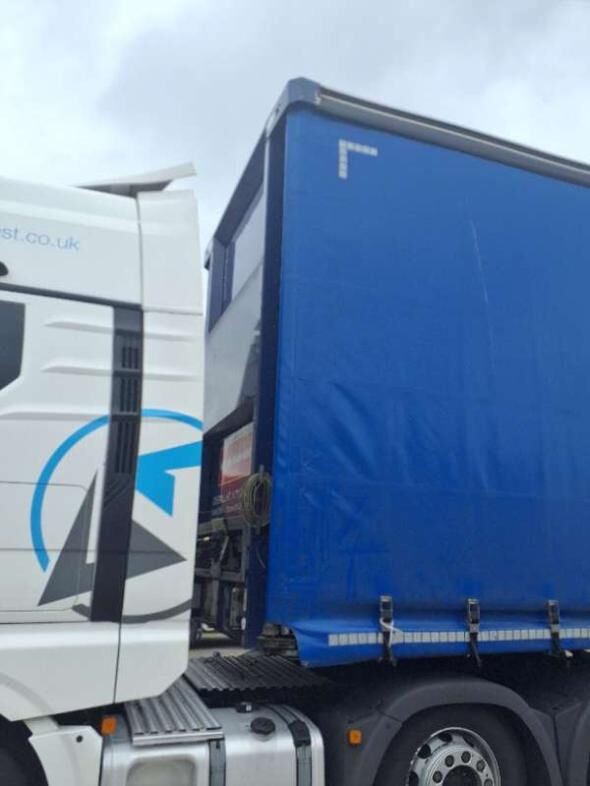 Don-Bur Curtainsider Trailer poluprikolica sa kliznom ceradom