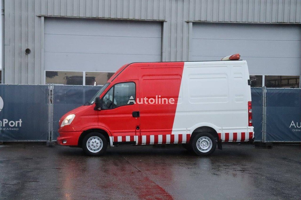 Prodaje se IVECO Daily minibus furgon na aukciji