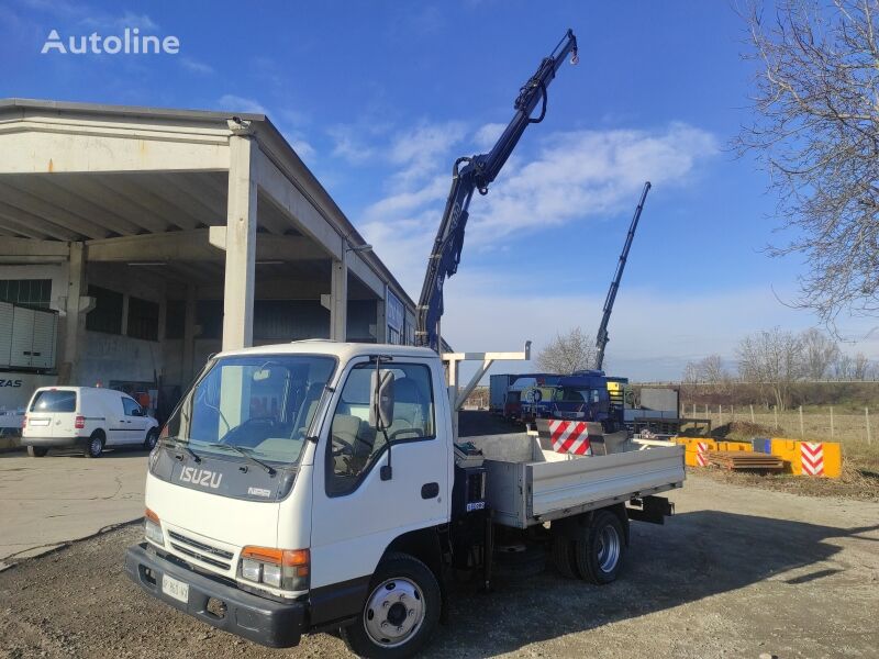 Isuzu NPR 35 CON GRU RF 2500/2 + CASSONE FISSO 3,2 MT, PATENTE "B" prodajni kamion < 3.5t