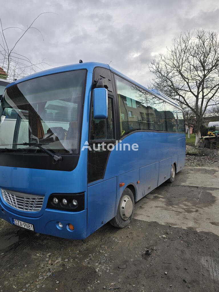 Isuzu turistički autobus