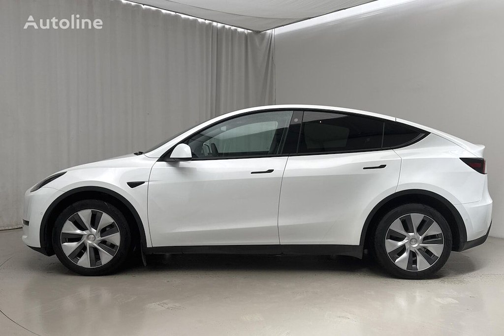 Prodaje se Tesla Model Y sedan na aukciji