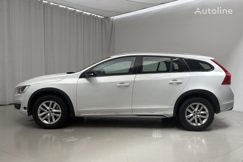 Prodaje se Volvo V60 Cross Country krosover na aukciji