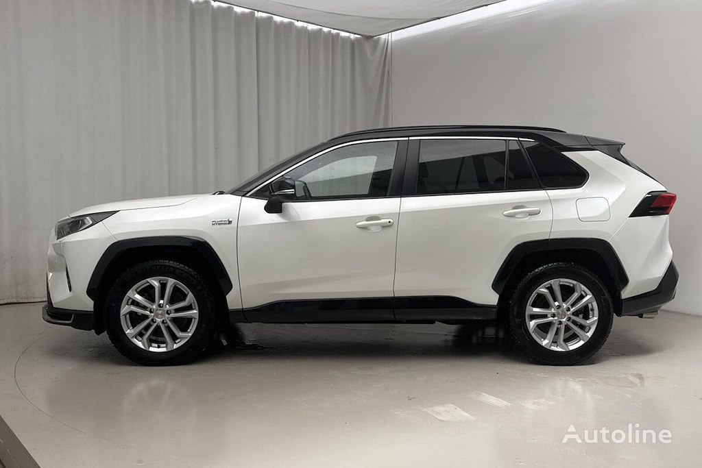 Prodaje se Toyota RAV4 krosover na aukciji