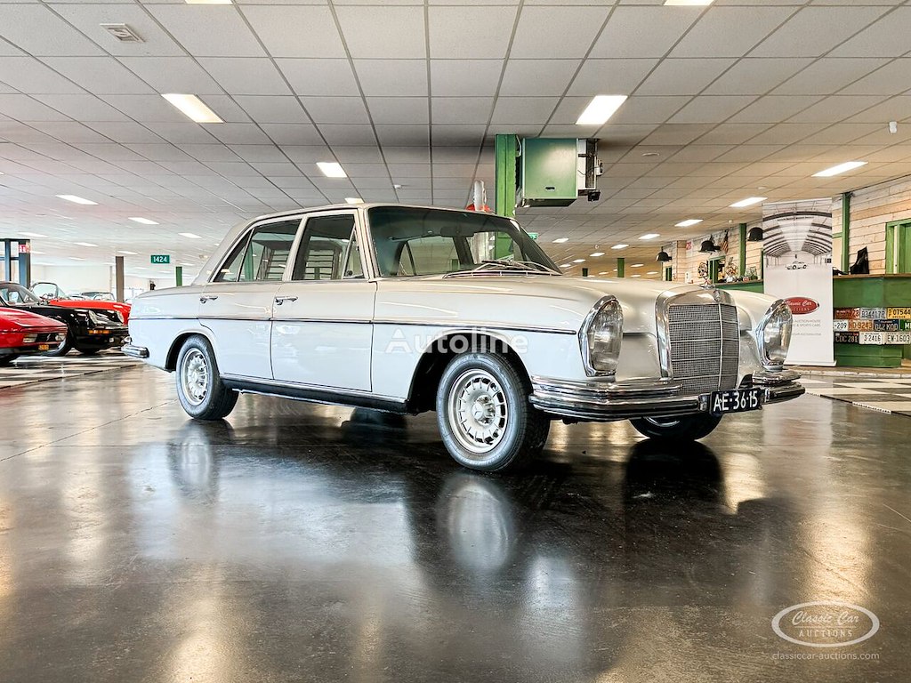 Prodaje se Mercedes-Benz 280 sedan na aukciji