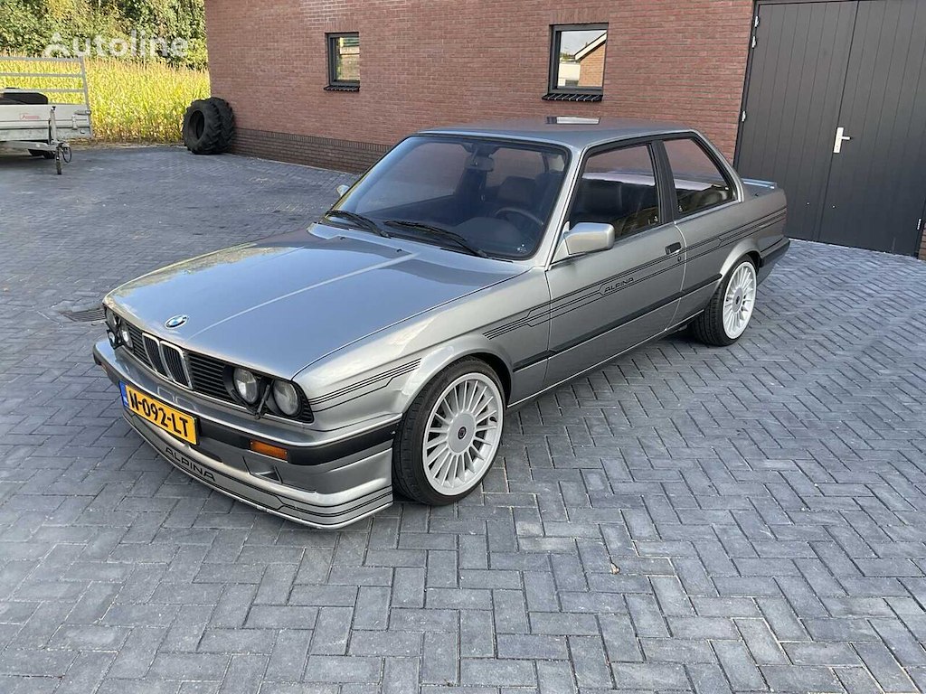 Prodaje se BMW 320i sedan na aukciji