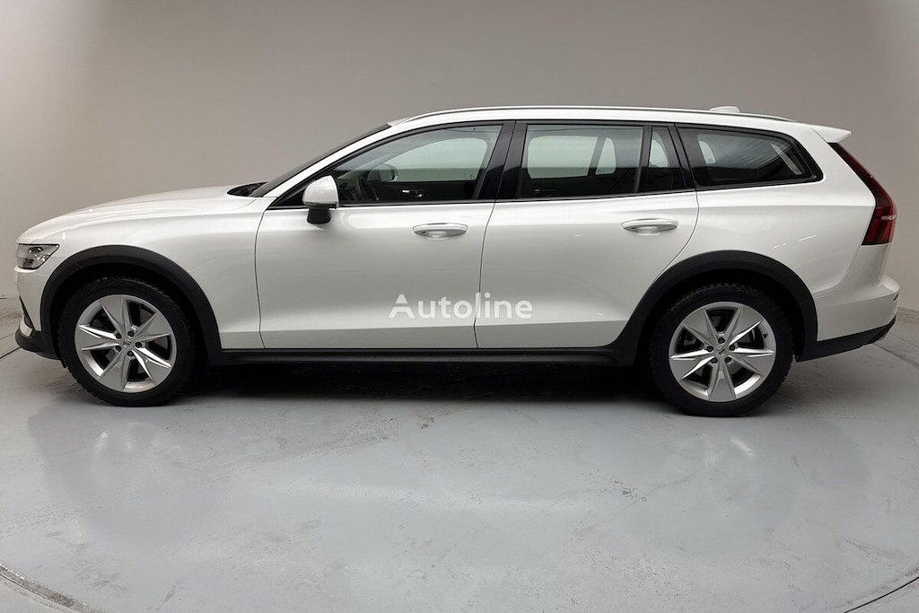 Prodaje se Volvo V60 Cross Country karavan na aukciji