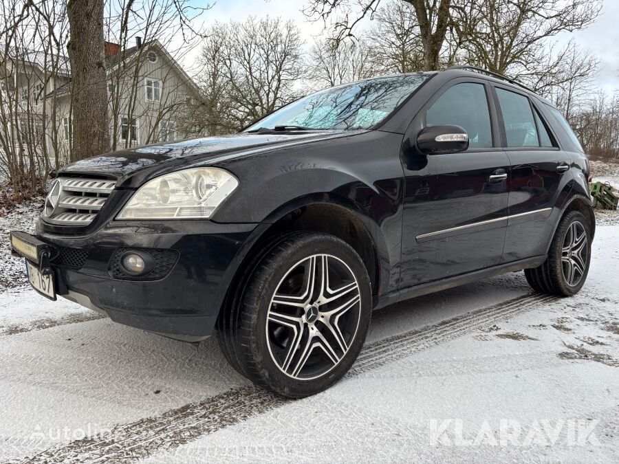 Prodaje se Mercedes-Benz ML 420 krosover na aukciji