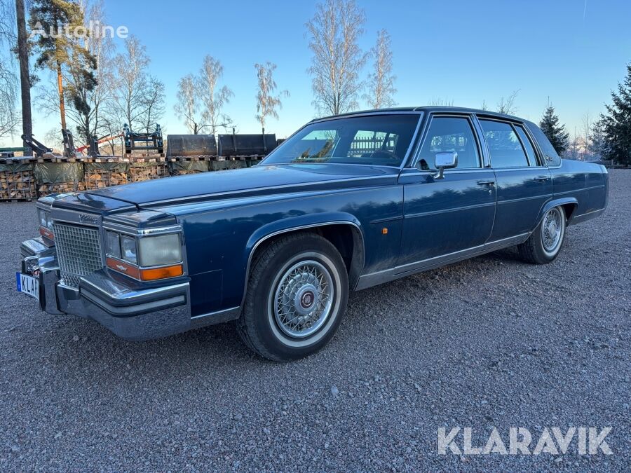 Prodaje se Cadillac Brougham sedan na aukciji