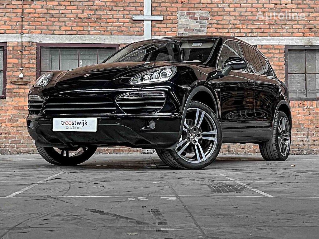 Prodaje se Porsche Cayenne S Hybrid krosover na aukciji