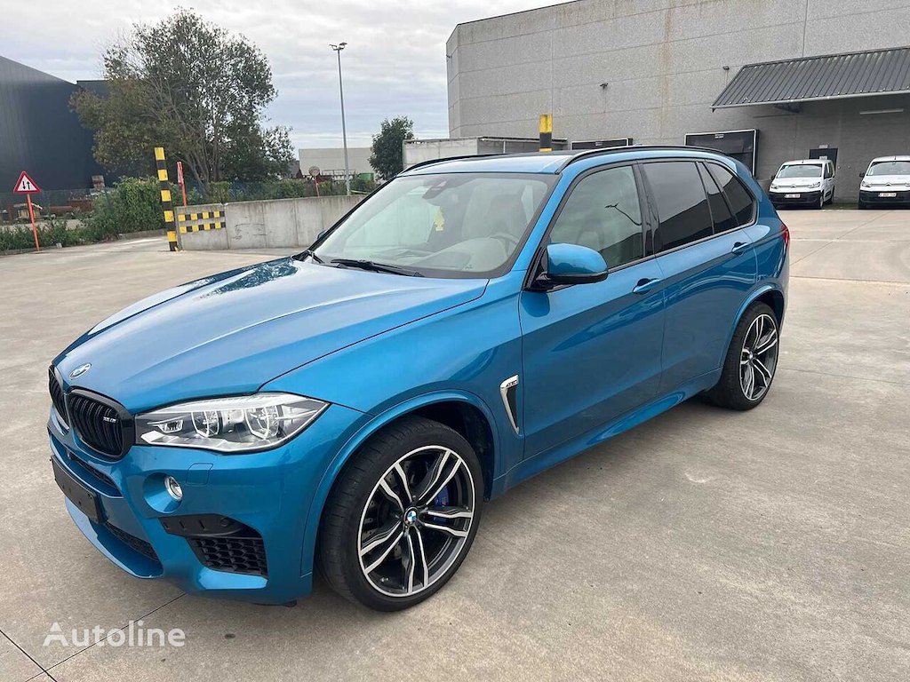 Prodaje se BMW X5 krosover na aukciji