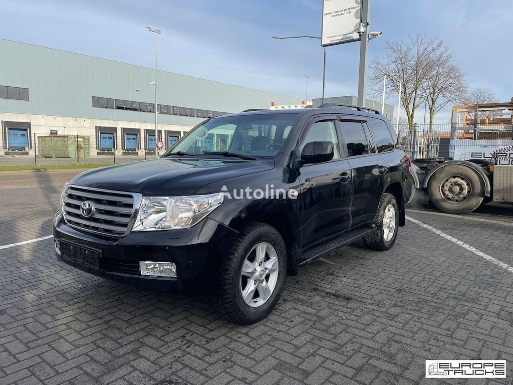 Toyota Landcruiser 200 V8 Diesel - 7 Seats - Full Option - Automatic terenac