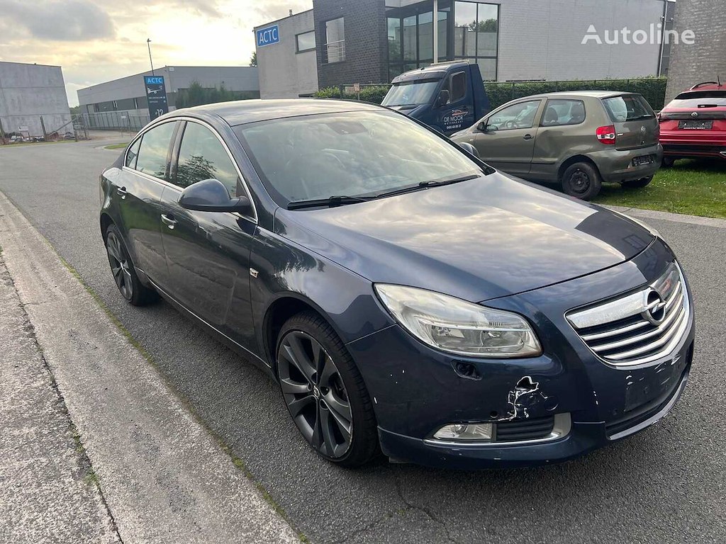 Prodaje se Opel INSIGNIA sedan na aukciji