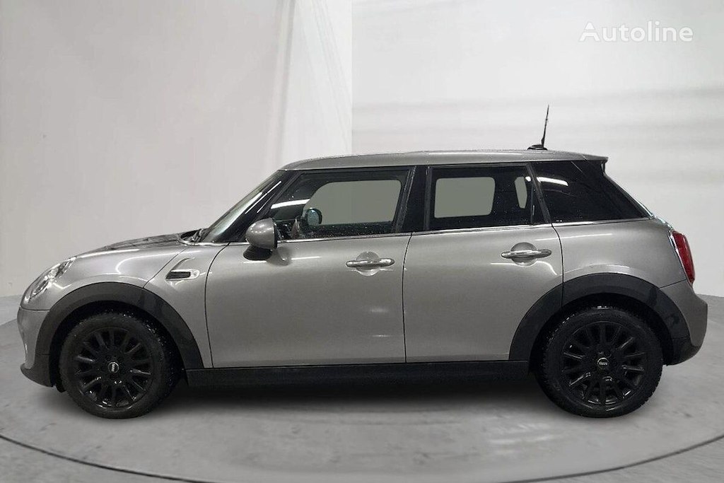 Prodaje se Mini Cooper hečbek na aukciji