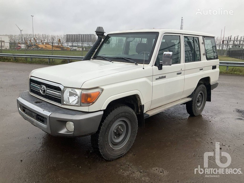 Prodaje se Toyota LANDCRUISER HZJ76 4WD terenac na aukciji