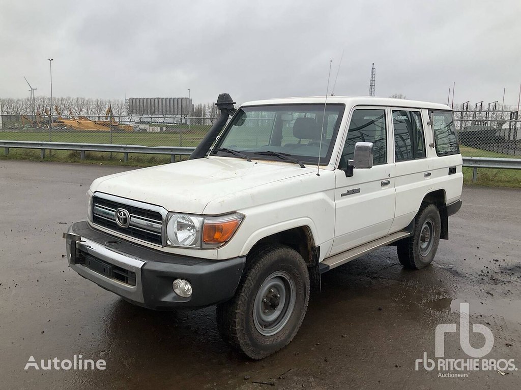 Prodaje se Toyota LANDCRUISER HZJ76 4WD terenac na aukciji