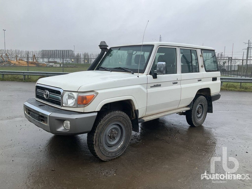 Prodaje se Toyota LANDCRUISER HZJ76 4WD terenac na aukciji