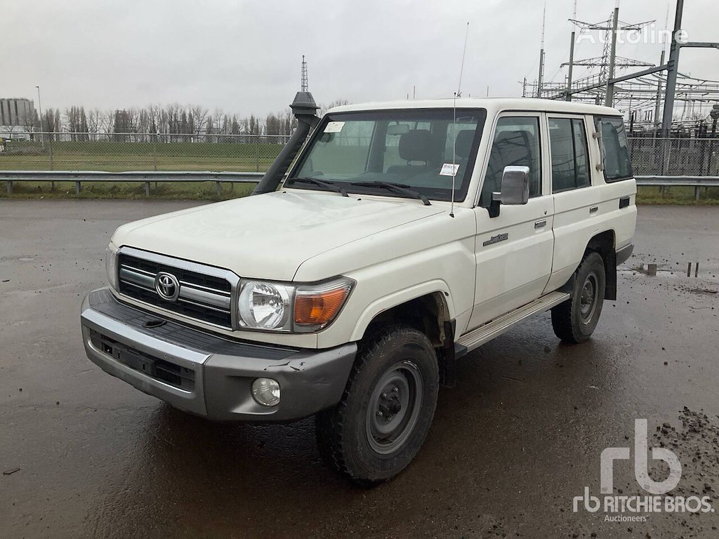 Prodaje se Toyota LANDCRUISER HZJ76 4WD terenac na aukciji