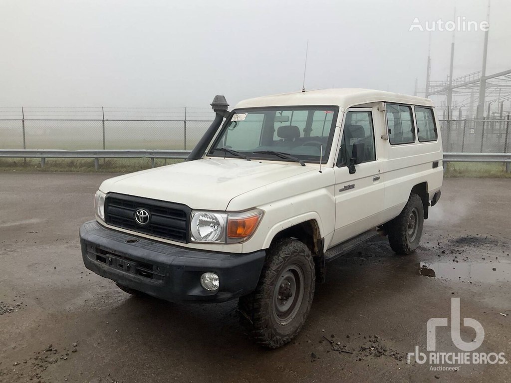 Prodaje se Toyota LANDCRUISER 4WD HZJ78 terenac na aukciji