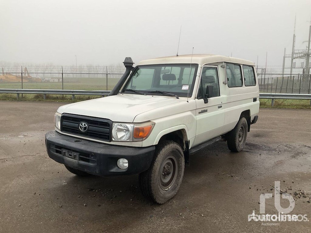 Prodaje se Toyota LANDCRUISER HZJ78 4WD terenac na aukciji