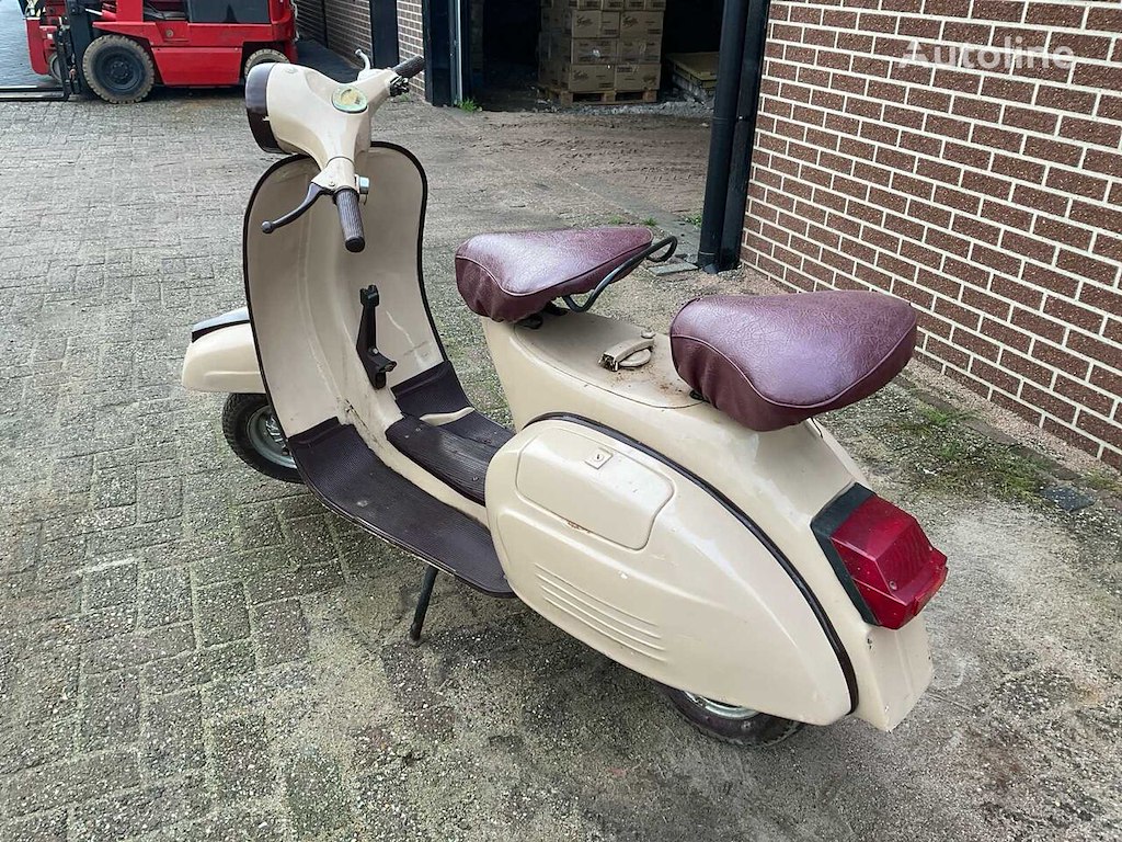 Prodaje se Vespa Piaggio skuter na aukciji