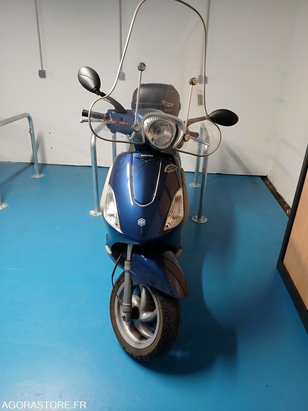 Prodaje se Piaggio FLY 50 moped na aukciji