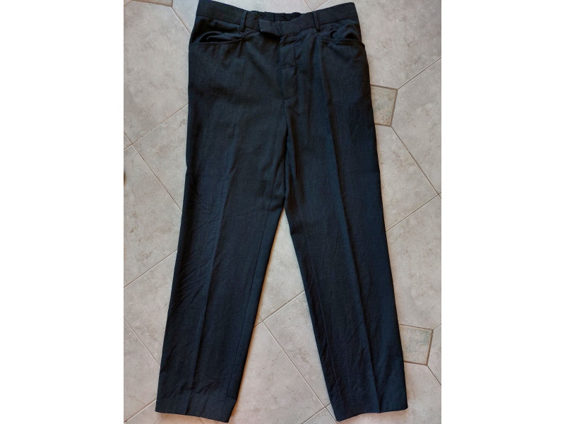Hugo Boss odlicne sive svecane poslovne pantalone M-L