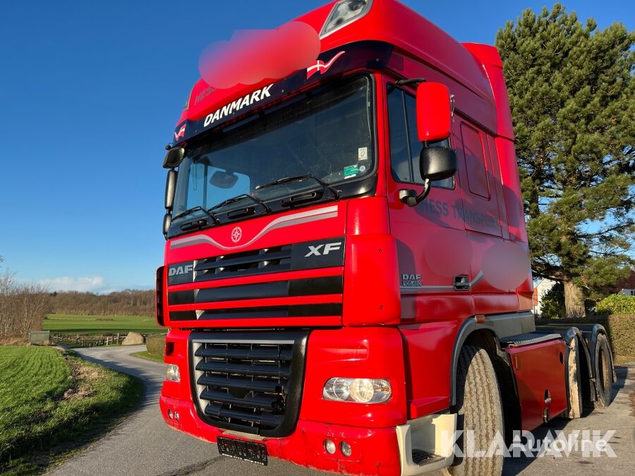 Prodaje se DAF XF 105 tegljač na aukciji