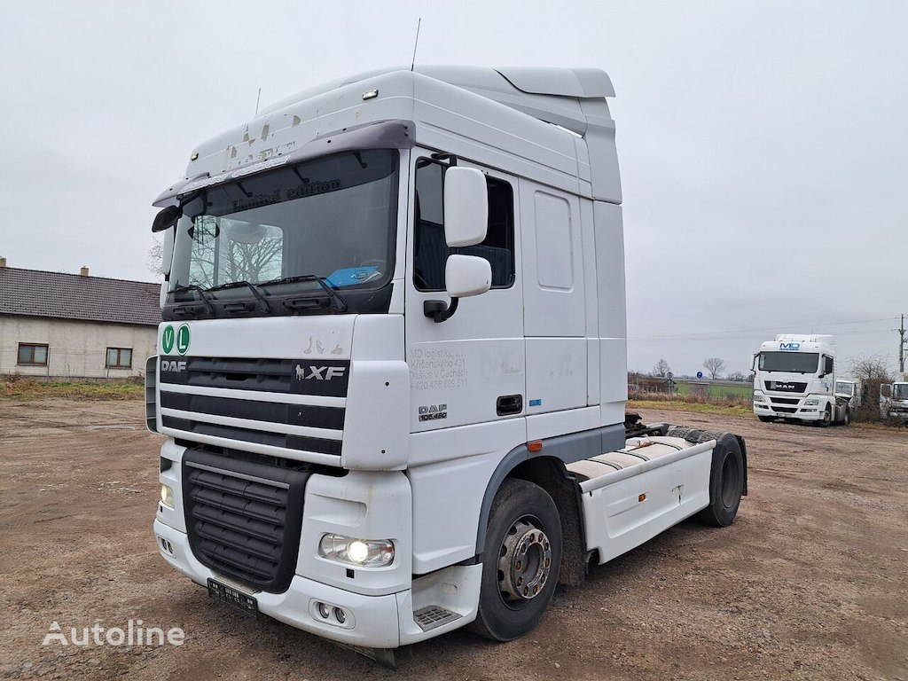 Prodaje se DAF FT XF 105.460 tegljač na aukciji