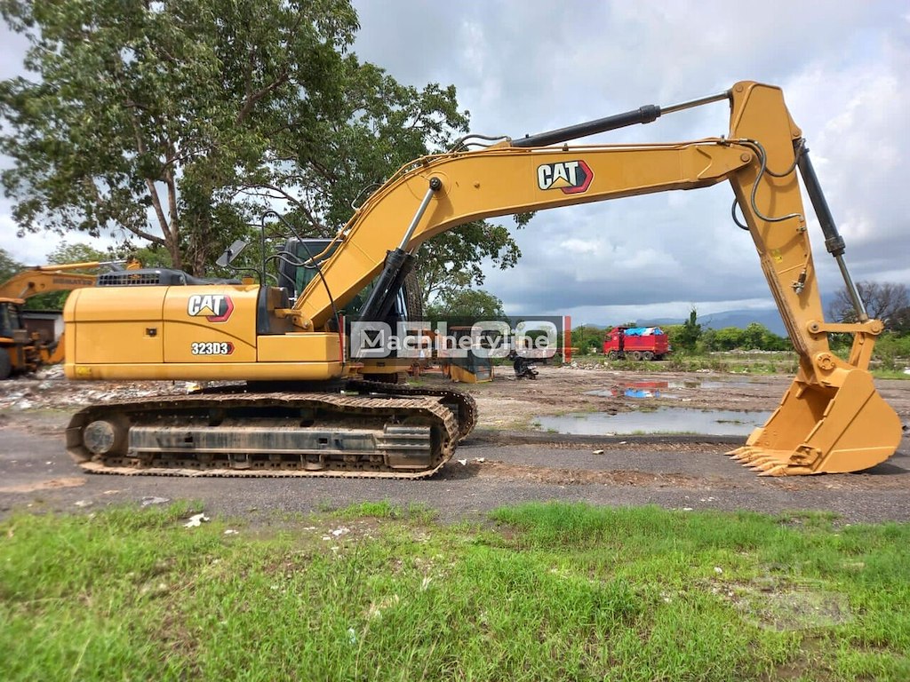 Novi Caterpillar 323D3 bager guseničar