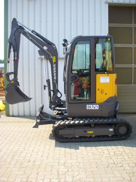 Novi Volvo ECR 25 D MIETE / RENTAL mini bager